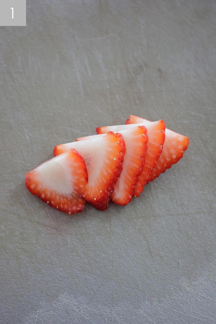 Refreshing Vegan Apple Strawberry Gelatin Dessert - refreshingbites