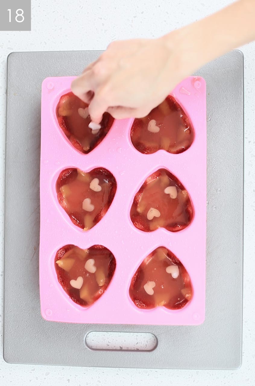 Refreshing Vegan Apple Strawberry Gelatin Dessert - refreshingbites